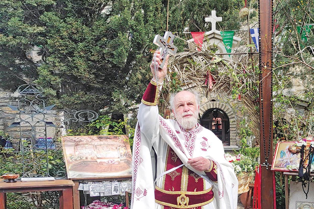 Τέλος ο π. Δημήτριος Λουπασάκης από τους Αγ. Ισιδώρους