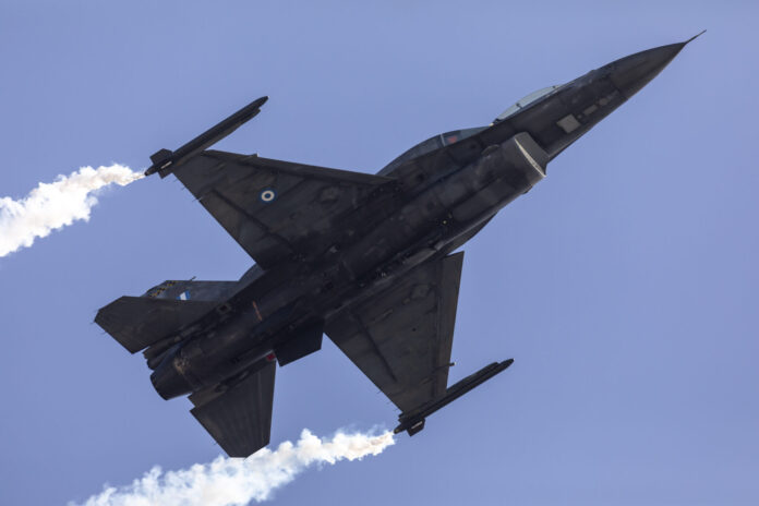 Μάτια ψηλά! Το F-16 «Ζευς» πετάει σήμερα πάνω από τη Θεσσαλονίκη